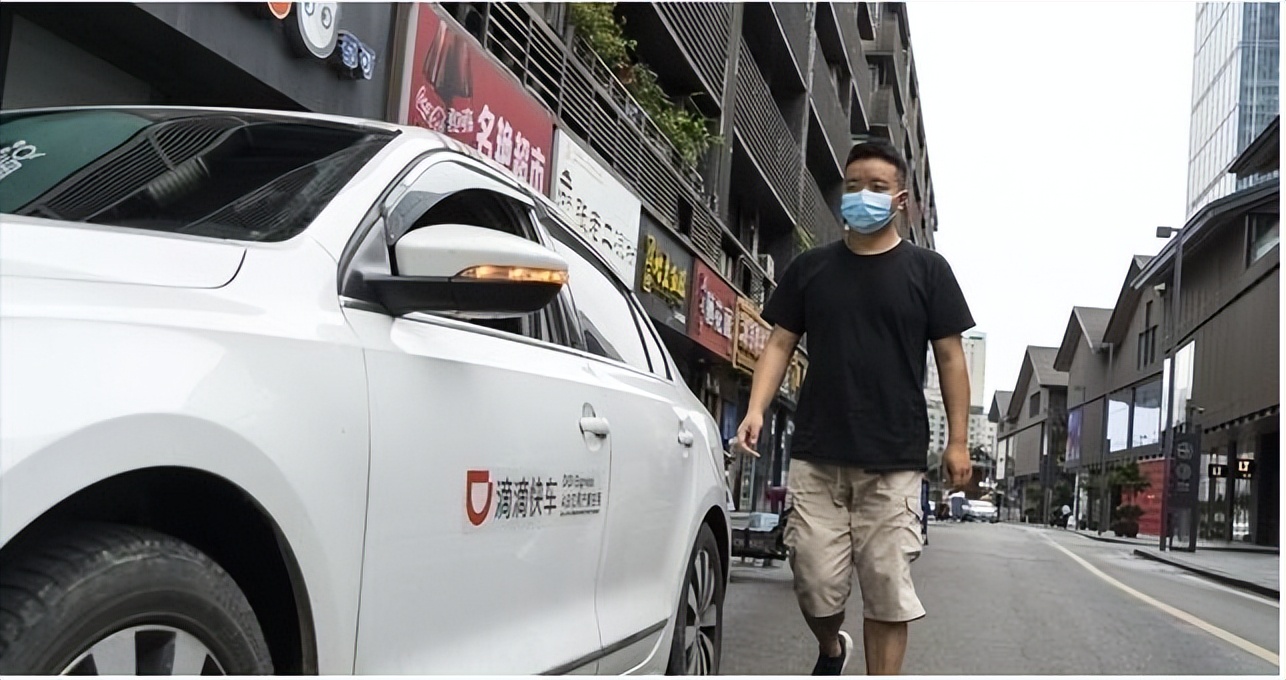 More online ride-hailing drivers, fewer people taking taxis, when an ...