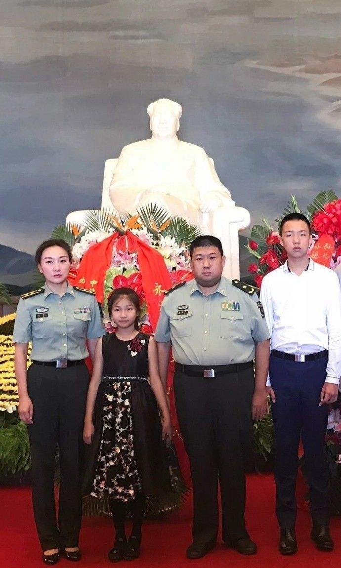 Mao Xinyu is already a major general, his wife is beautiful, and his ...