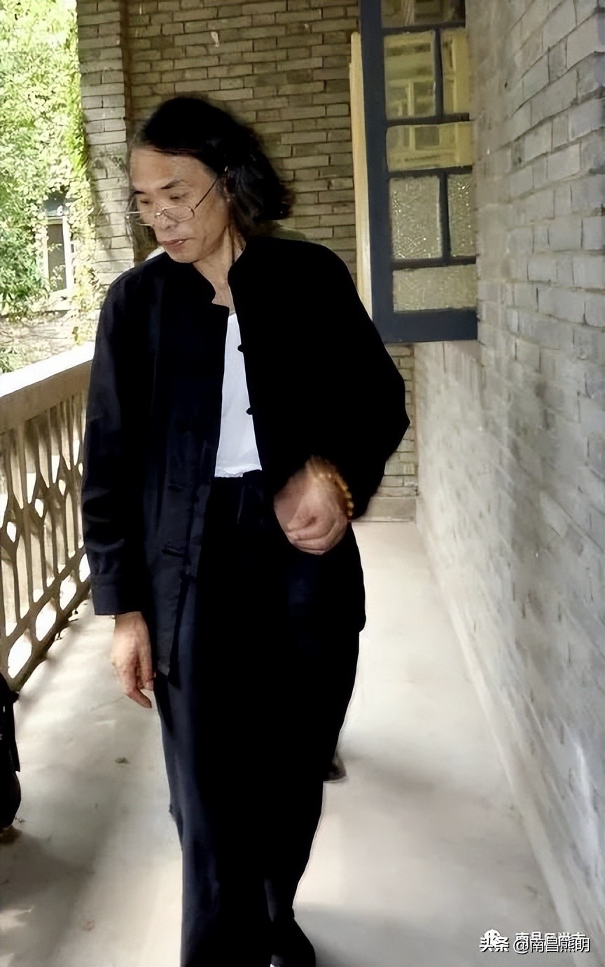 Mr. Liang Guang: The immortal waving his hair to write a compassionate ...