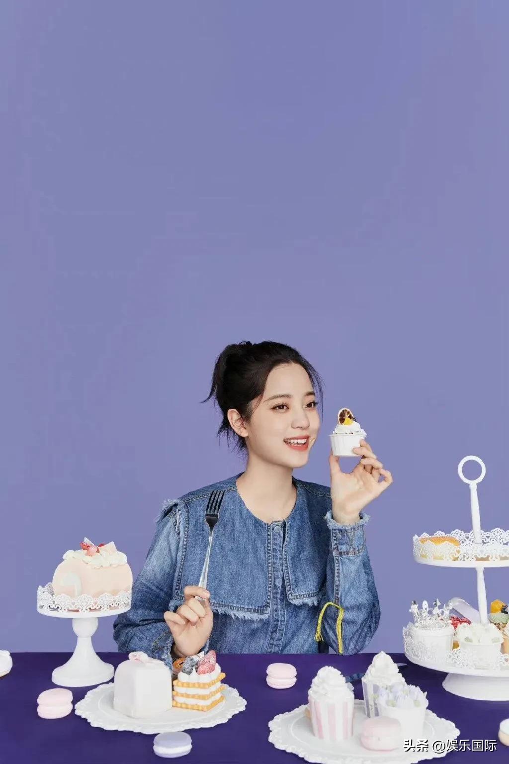 Ouyang Nana holding cake in hand - iNEWS