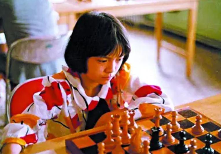 21 years ago, the talented Chinese female chess player changed her ...