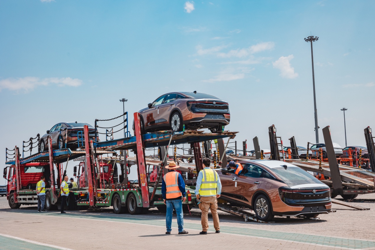 Arriving in Hong Kong one after another! Crown SportCross is waiting ...