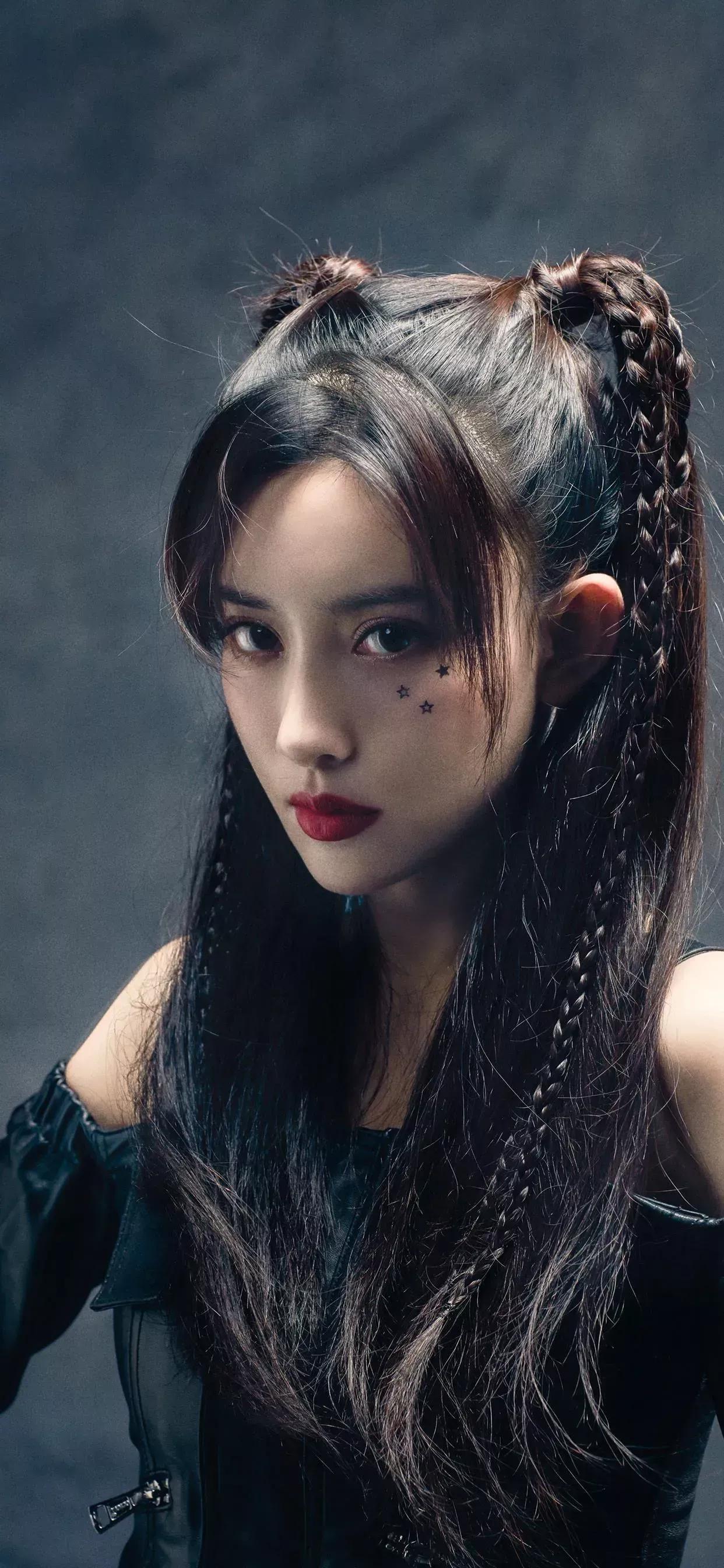 Close-up of portrait photography pose (65) - iNEWS