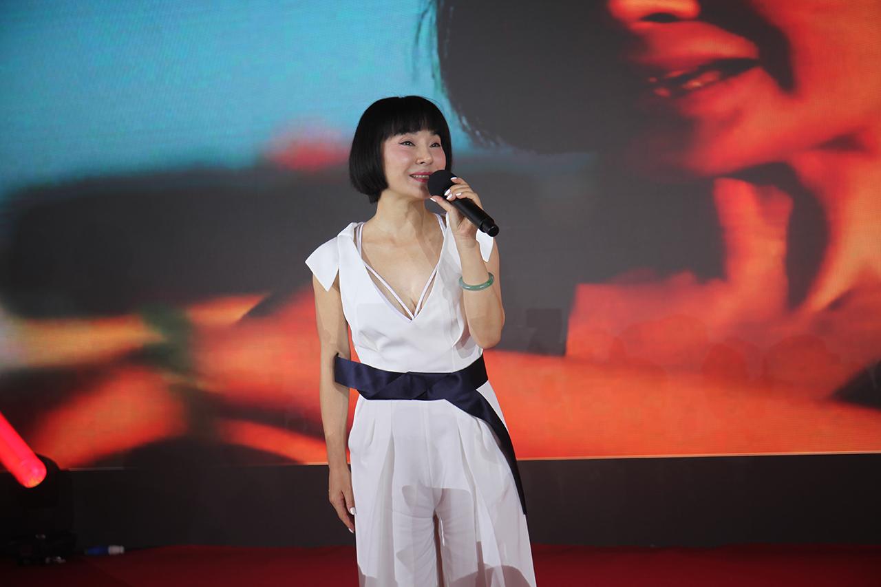 Chen Hong: From crazy decisions to divorce twists and turns, the 55 ...