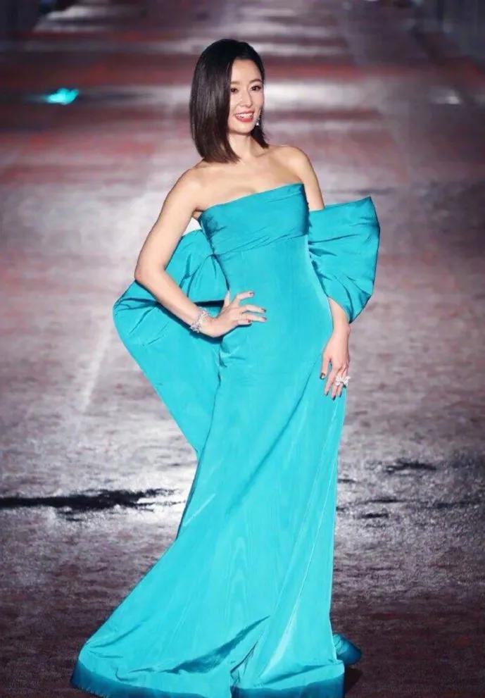 Lin Xinru, who is nearly 50 years old, still has the same temperament ...