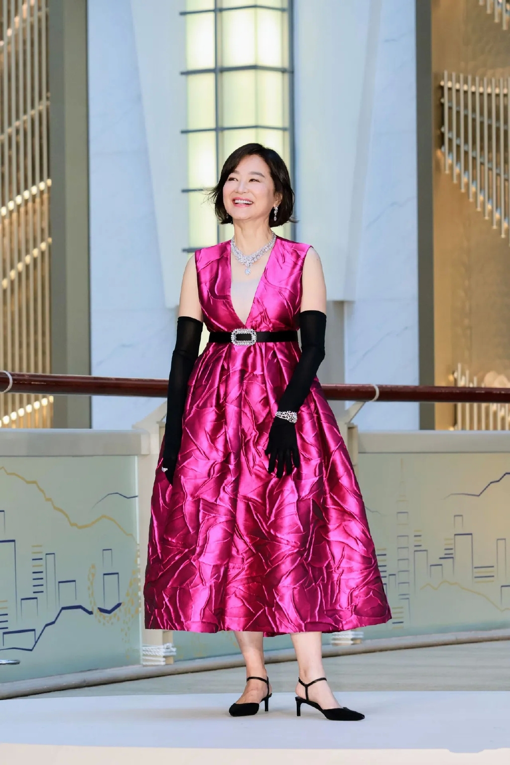 At the Cartier event, Brigitte Lin wore a red dress and jewelry all ...