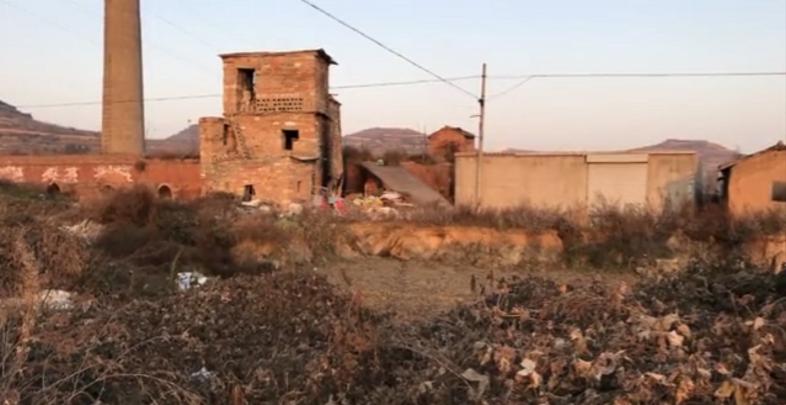 60-year-old homeless woman builds a castle on a rubbish heap - iNEWS