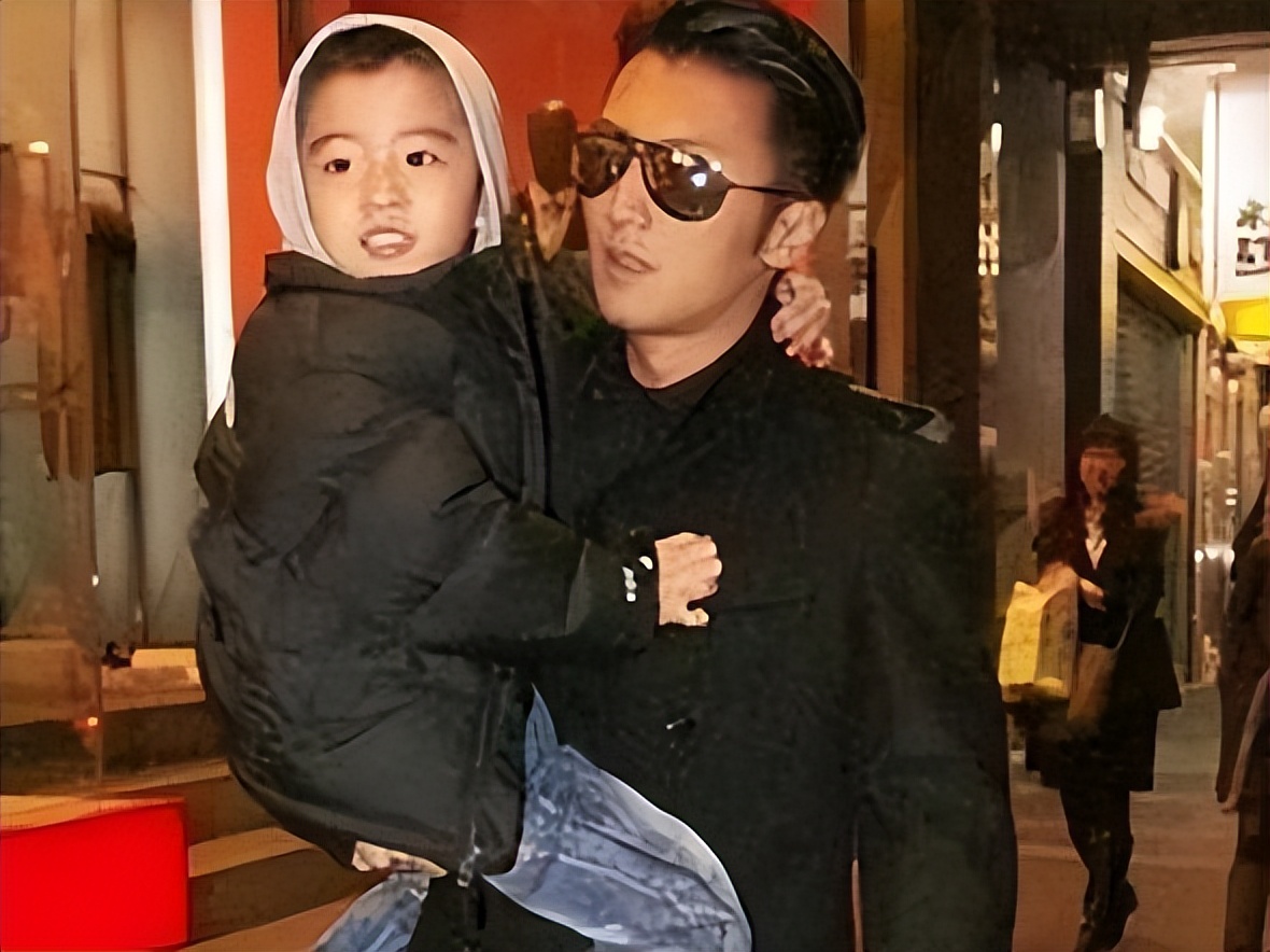 Nicholas Tse: After 18 years, he played the guitar and sang, and was ...
