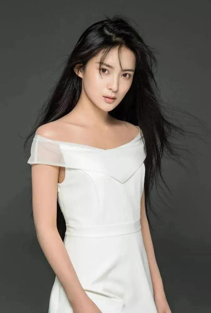 Sun Anke's personality photo is full of cool and retro texture - iNEWS