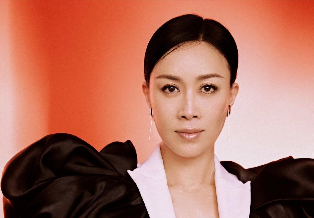 Na Ying, who "has a good voice and a dog's brain", has finally embarked ...