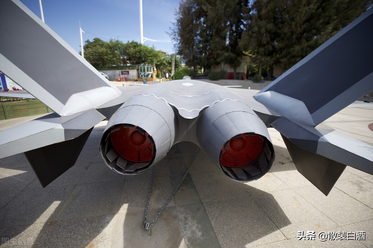 China's fifth-generation semi-fighter has come out?The only one in the ...