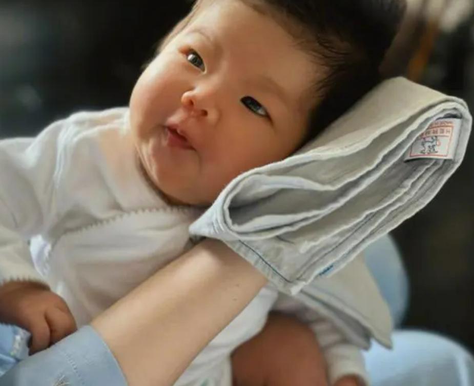 Zheng Kai's former official Cheng Xiaoyue announced the birth of a baby ...