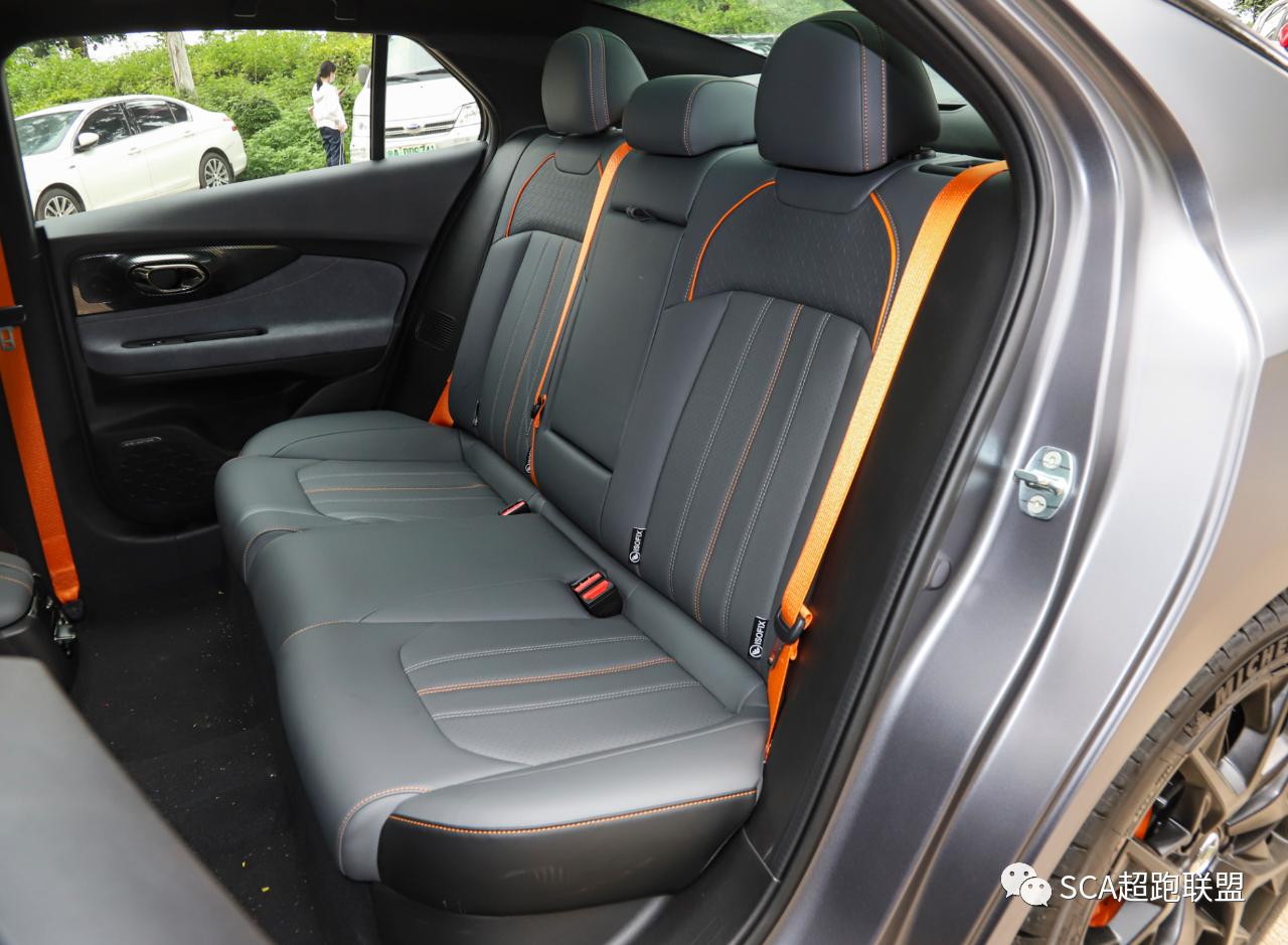 Another domestic performance car, with a length of 4753mm, 265 horsepower, 5.7s breaks a hundred ...