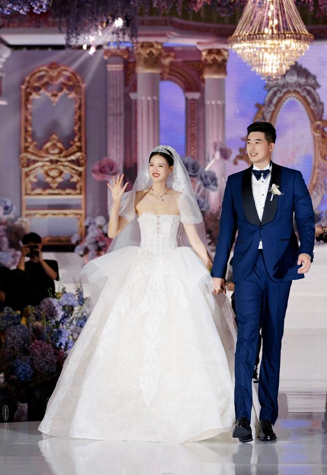 Zhang Changning's complexion is getting better and better!After ...