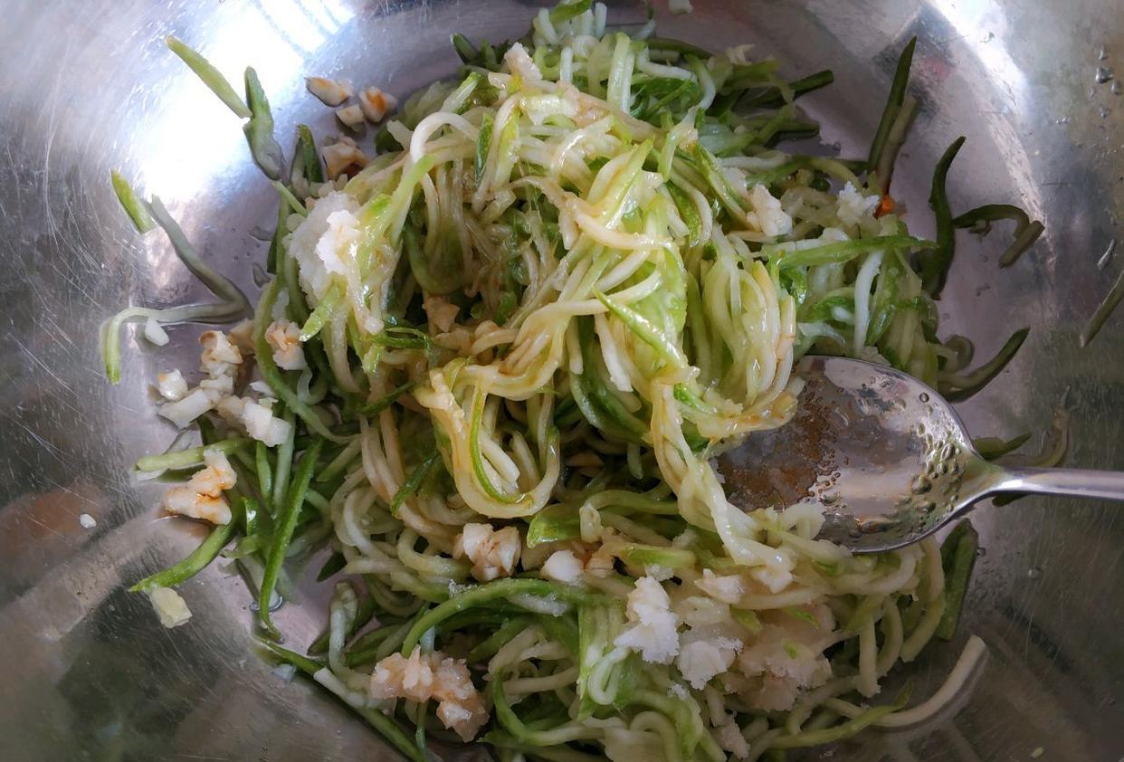 Shredded zucchini with horned squash in cold salad is really sour and ...