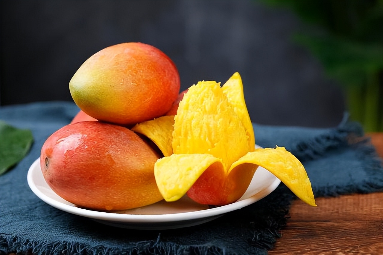 Can you really eat mango during your period?What happens if you ...