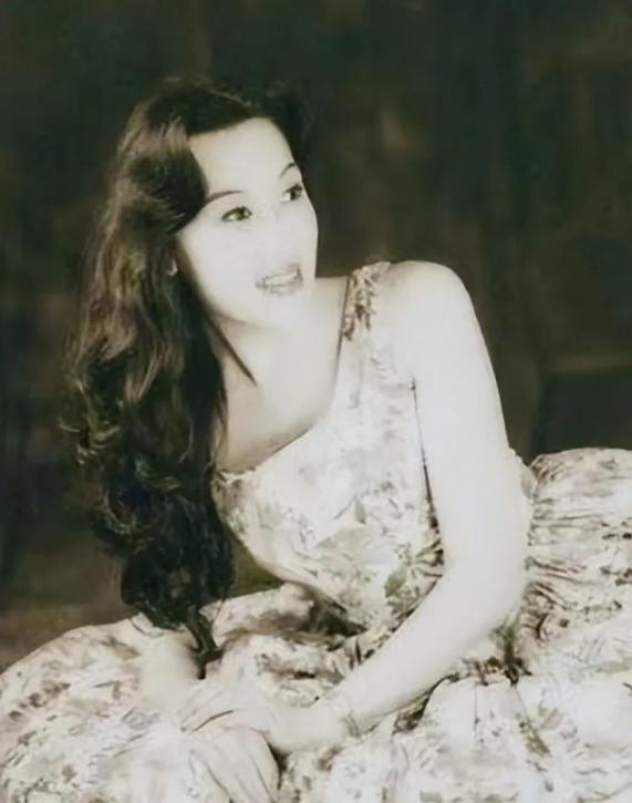 China's first transgender person, 12 years earlier than the Venus ...