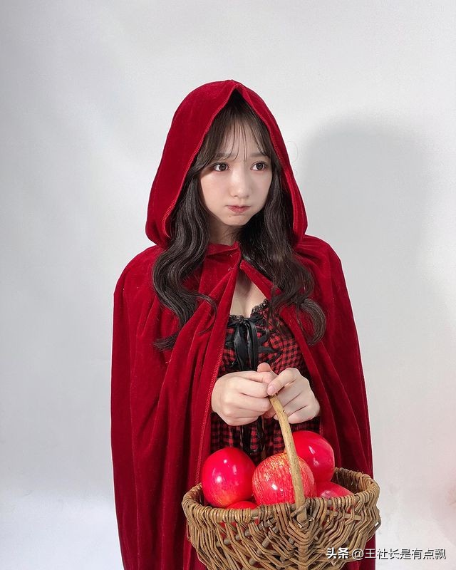 A good figure is arrogant capital!Yokono Sumire Photo Album, come and ...