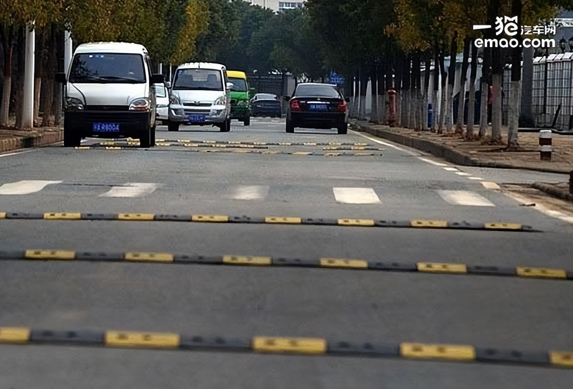 Is it necessary to set speed bumps (mounds) on ordinary national and ...