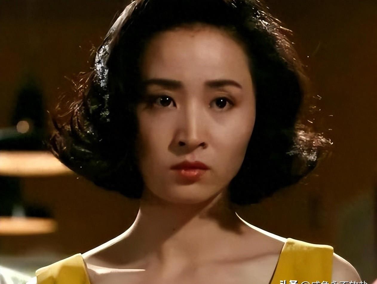 "Hong Kong's No. 1 Mistress" was fascinated by Zhang Yimou and was beaten by the wealthy wife ...