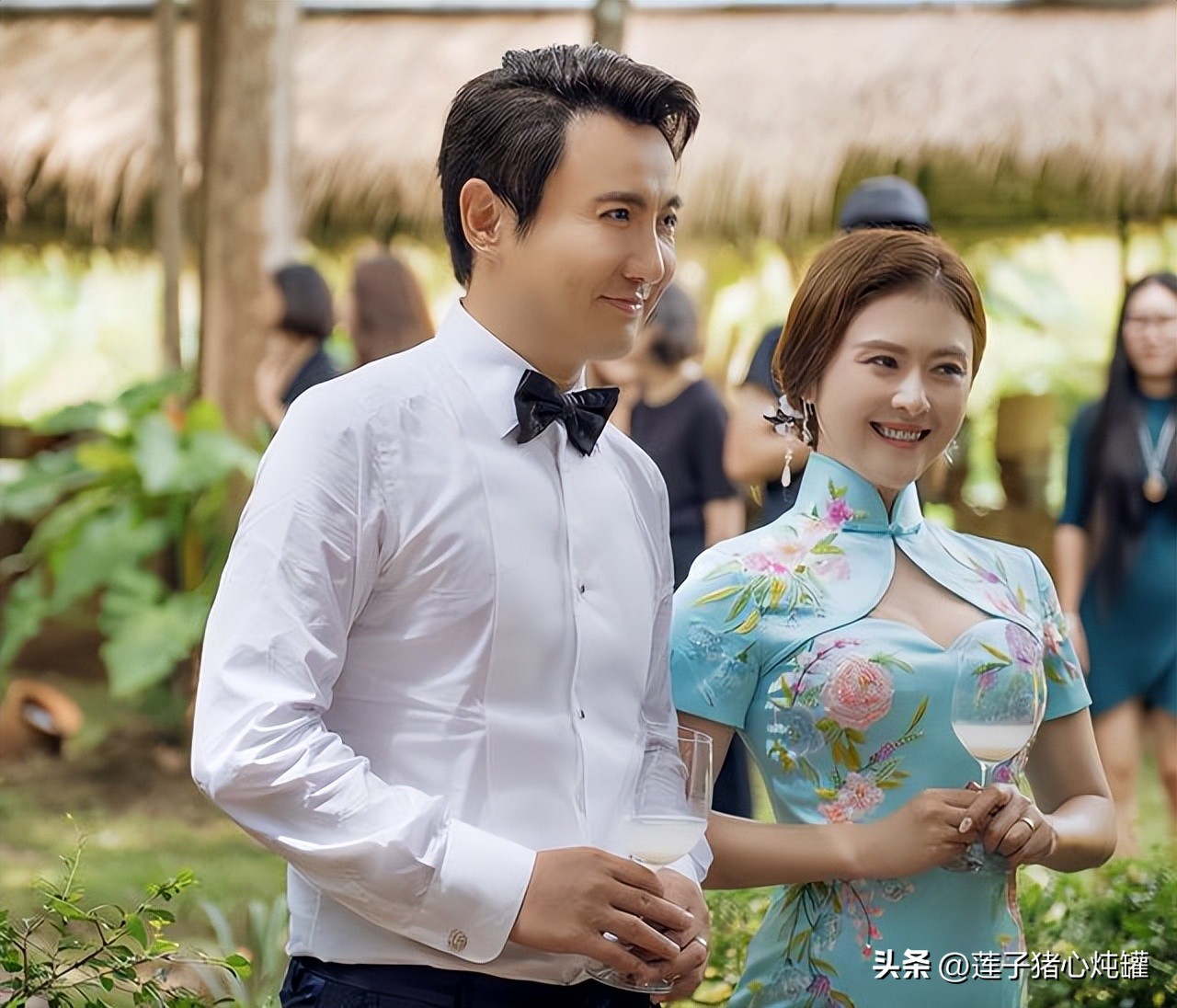 Shen Teng's wife Wang Qi is a blessed person, with a round body and a prosperous appearance, and ...