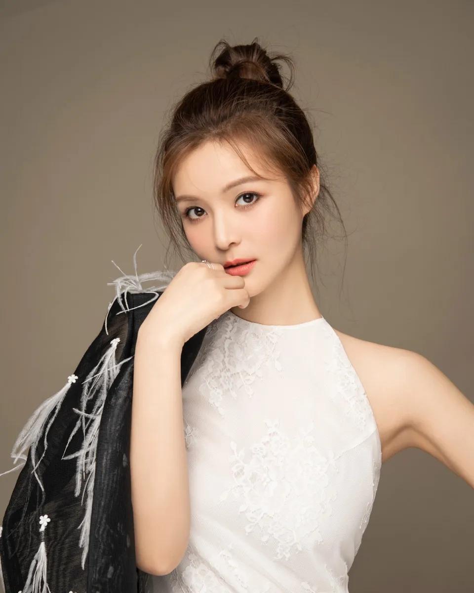 Beautiful pictures of Xia Yan - iNEWS