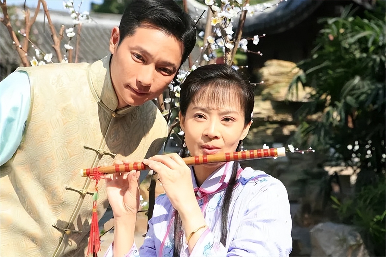 A recent photo of 59-year-old Wanjun Yu Xiaofan, her husband is tall ...