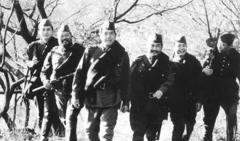 On the execution ground in 1943, soldiers shot and killed 12 comrades ...