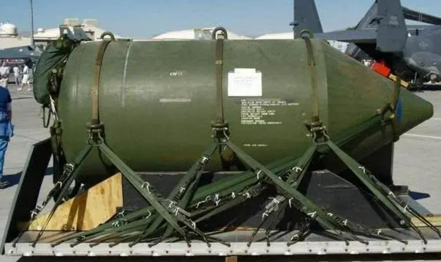 The Russian 1.5-ton thermobaric bomb train is on the field, and the ...