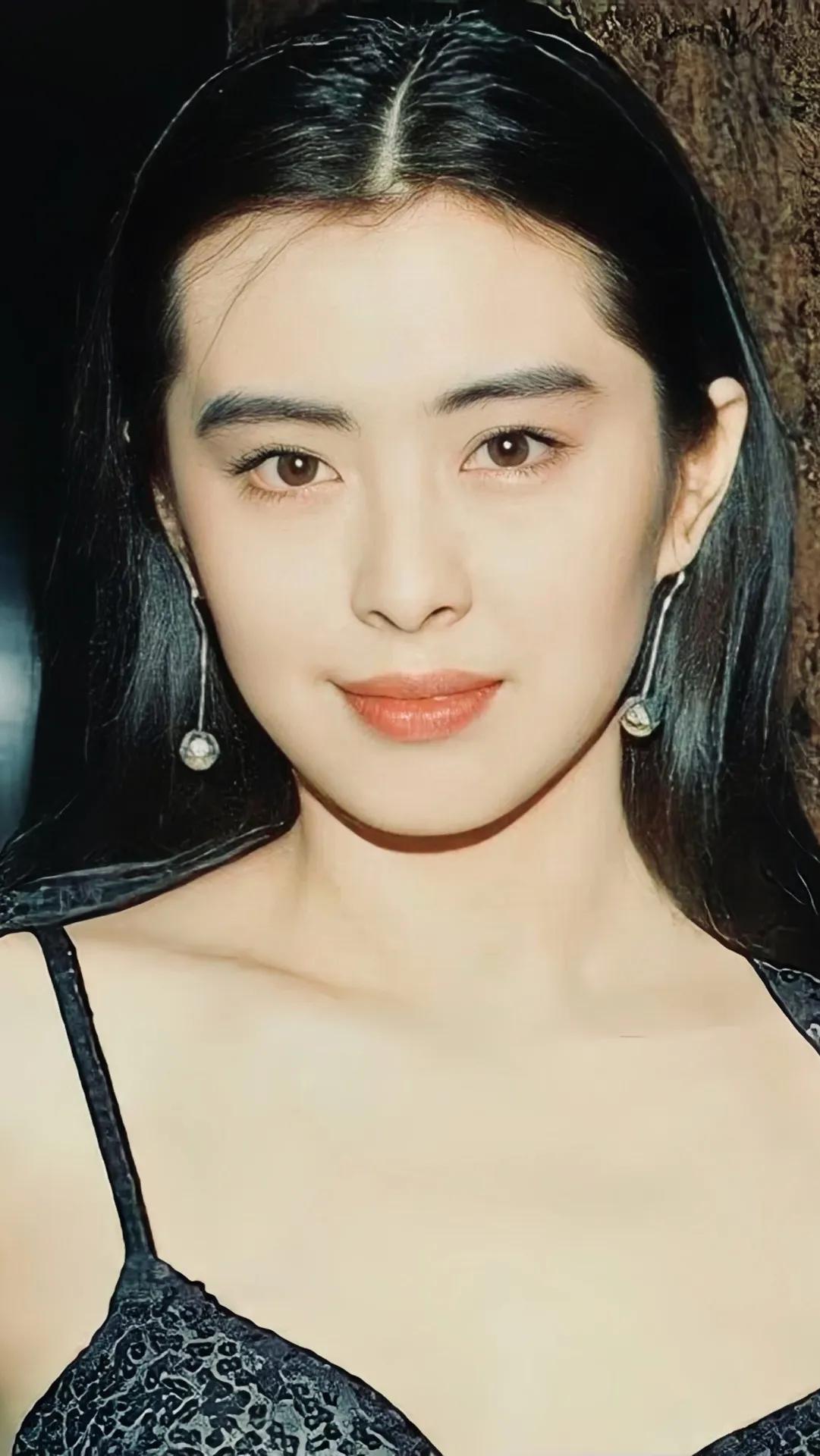 Beauty Wallpaper No. 195 - Joey Wang - iNEWS