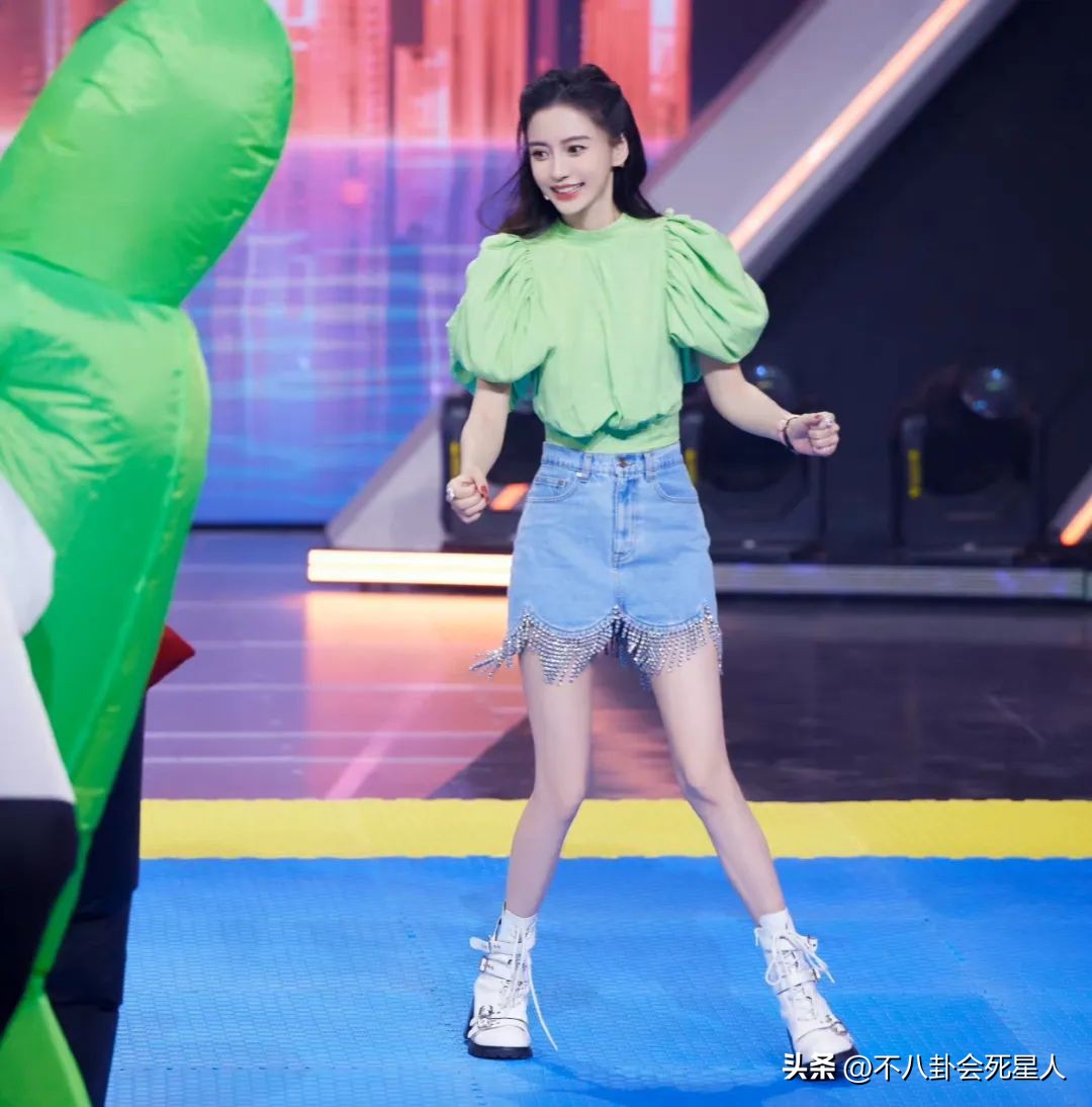 These 9 "half-length beauties" with their knees buckled inward and ...