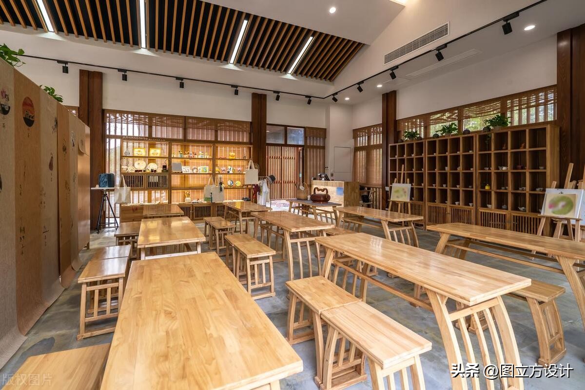 Book bar design case - iNEWS