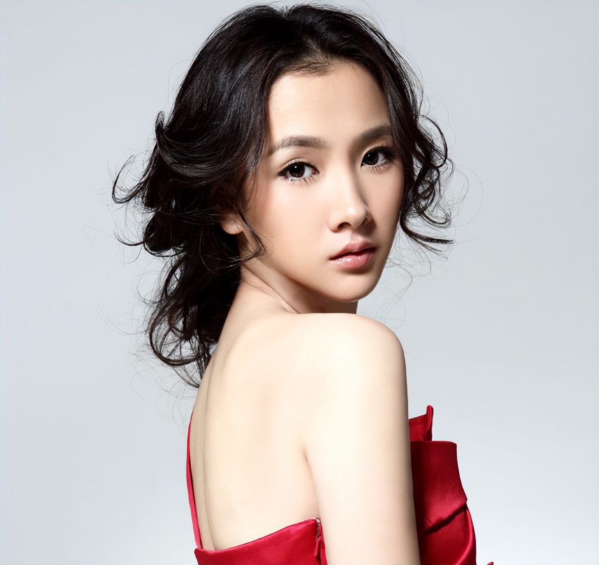 Zhu Yawen doted on her for 9 years, and finally married Shen Jiani, and now she has gradually ...