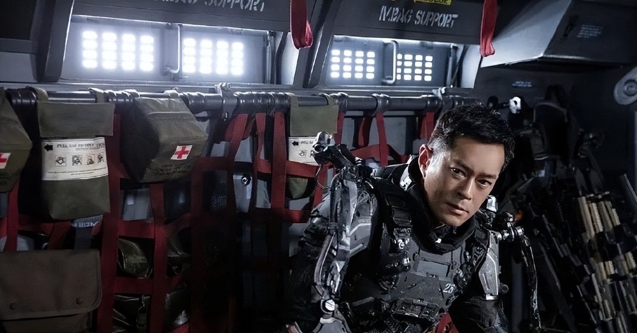 51-year-old Gu Tianle is too dedicated to filming!Was pressed to the ...