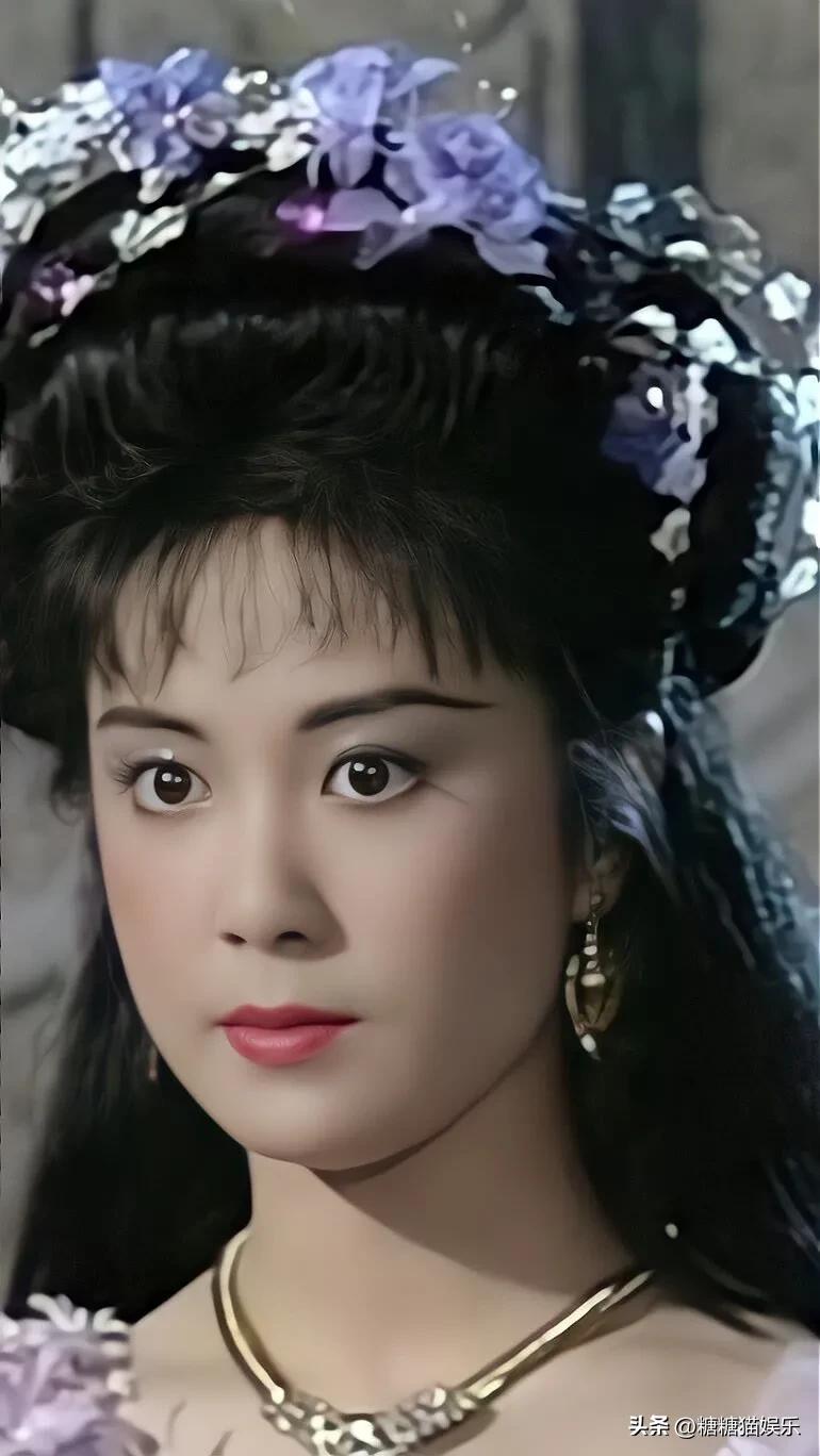 Fu Yiwei: Alluring the country and the city, beautiful as a flower - iNEWS