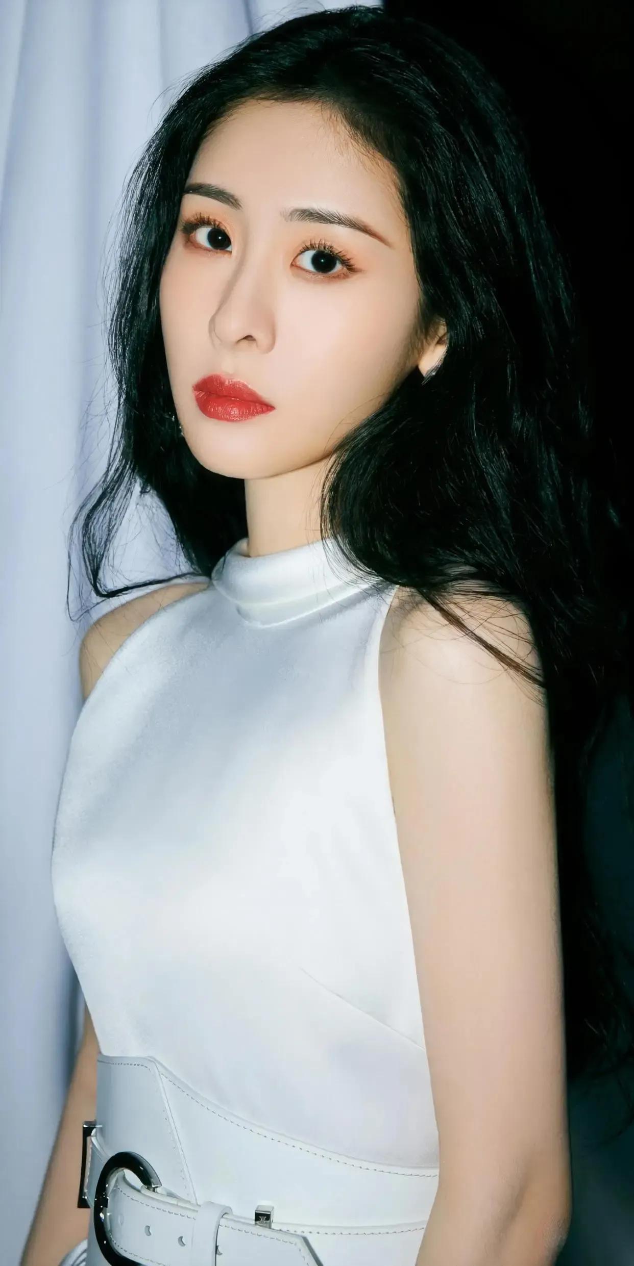 Zhang Bichen wallpaper - iNEWS