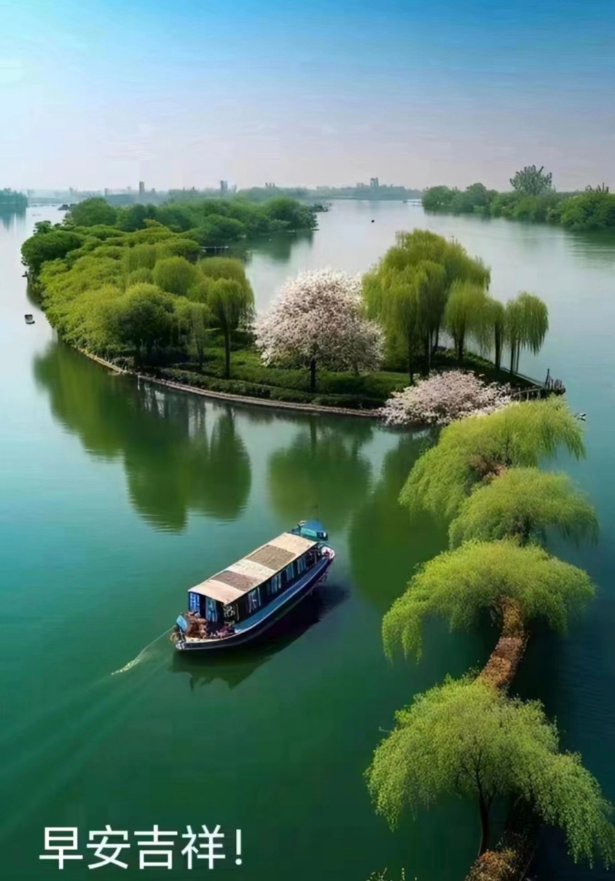 Lishui, blue sky, small Jiangnan mandarin duck pool, play mandarin ducks and clouds, let the sky ...
