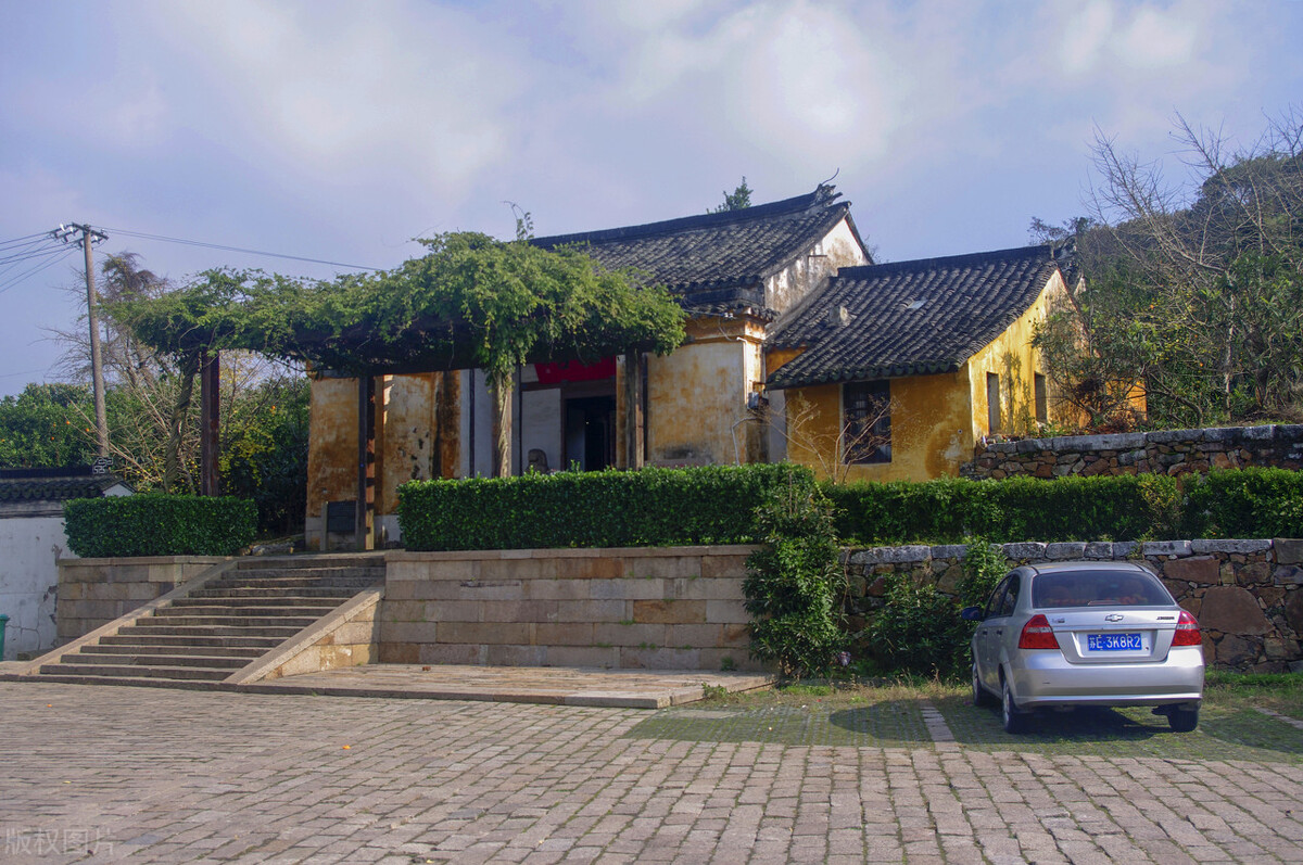 "The first building in the south of the Yangtze River" - Dongting ...