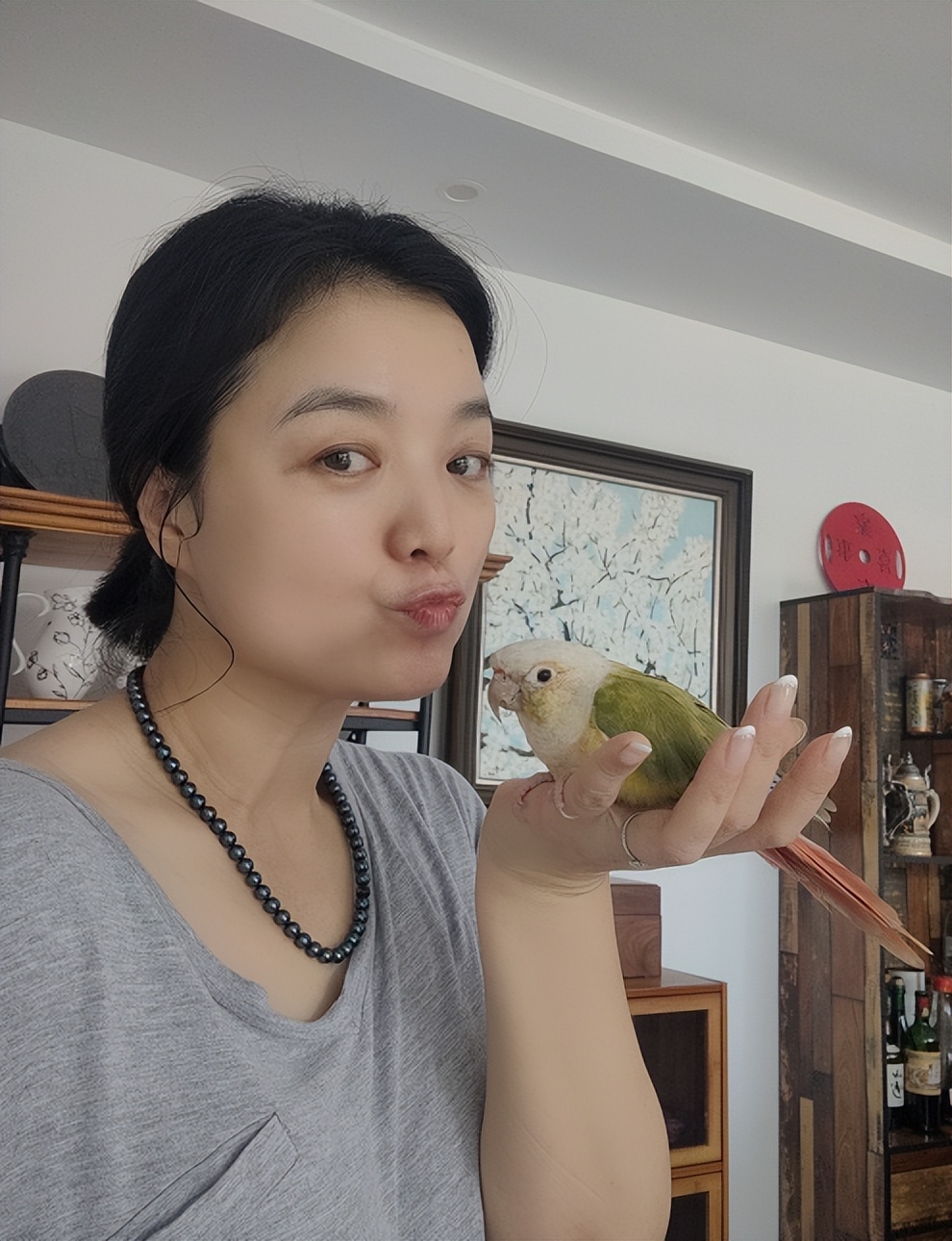 Bai Xue: A practitioner of scholarly families, who reads world classics ...