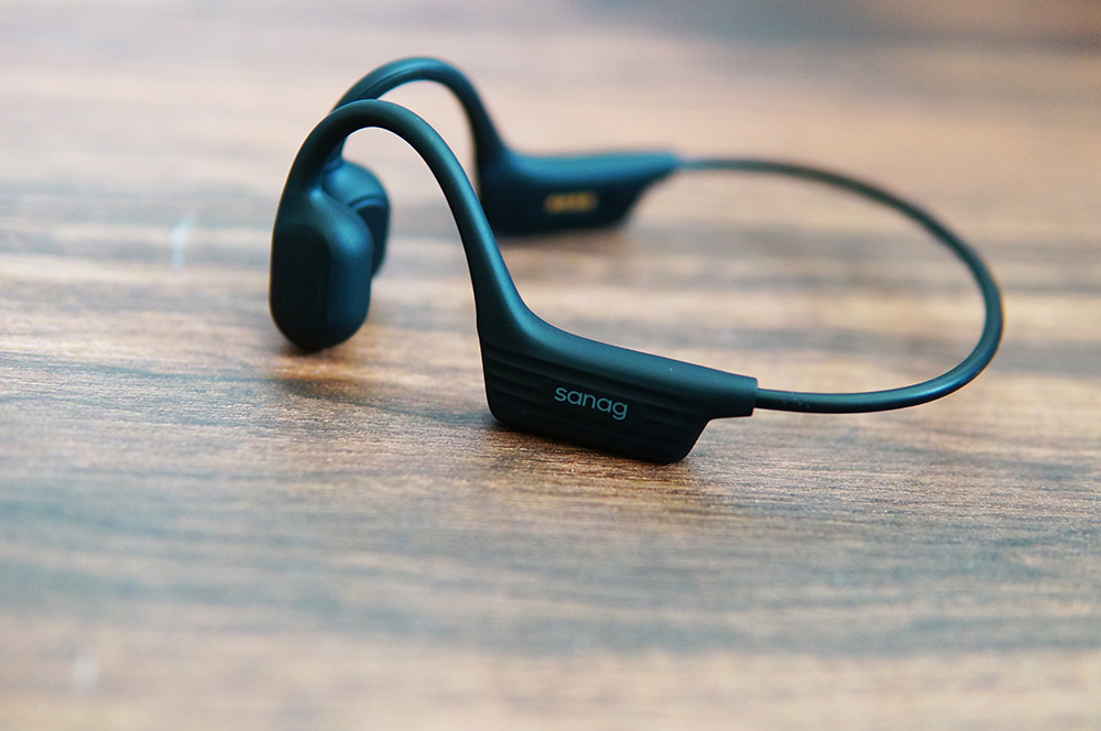 No weight to wear, actively enhance the panoramic sound! Senna A31 Air ...