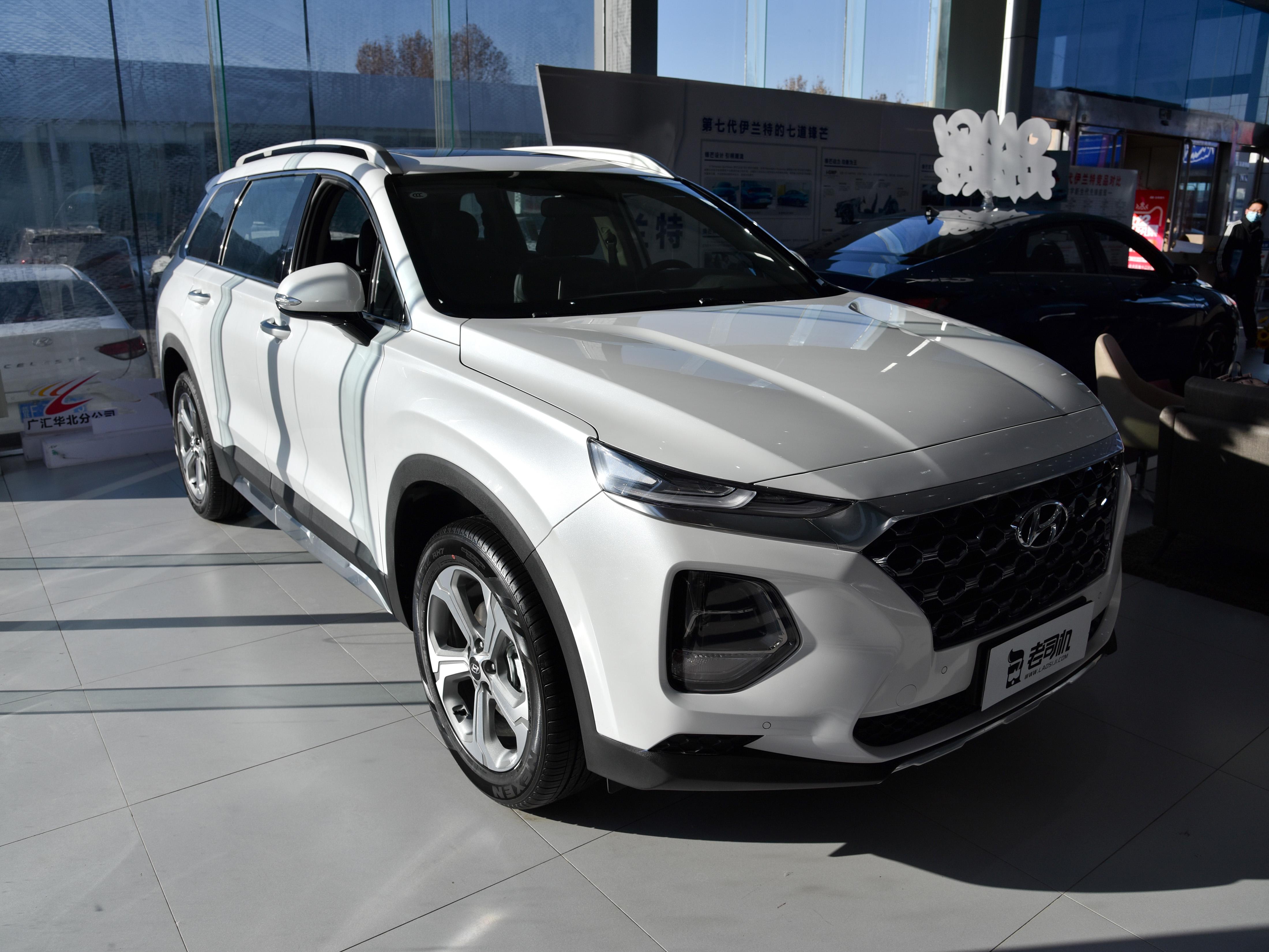 Equipped with high power, interior plastic texture, split headlights ...