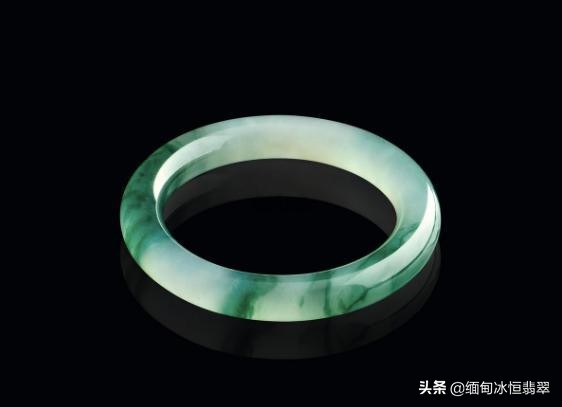 How to distinguish true and false jadeite? What are the similarities ...