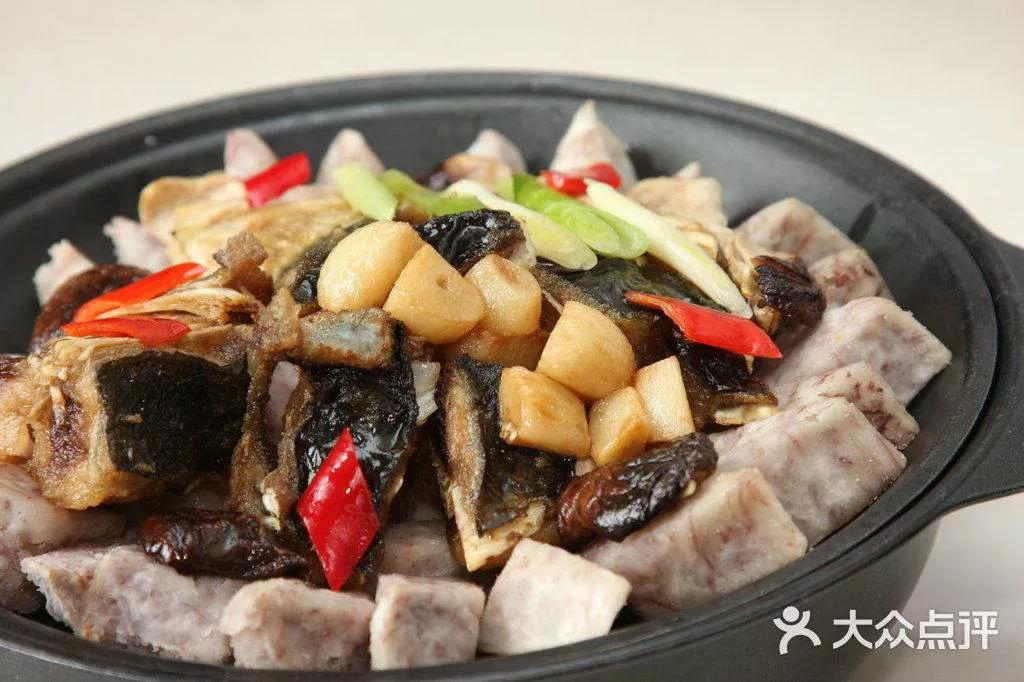 Chaoshan Famous Dishes - Braised Taro with Pine Fish Head - iNEWS