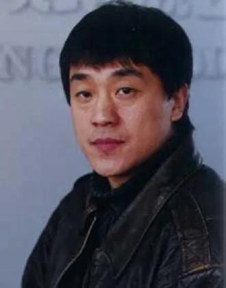 Actor He Bing: Doting on his wife for 25 years and not letting her do ...