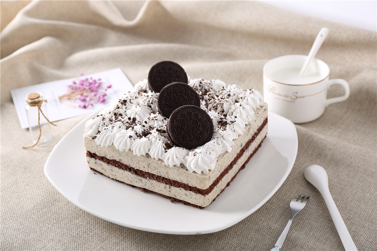 Very tempting food photography, a group of beautiful and drooling cake ...