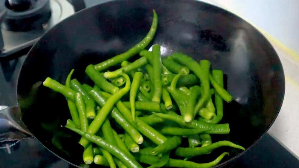 The home-style practice of traditional Sichuanese tiger skin peppers ...