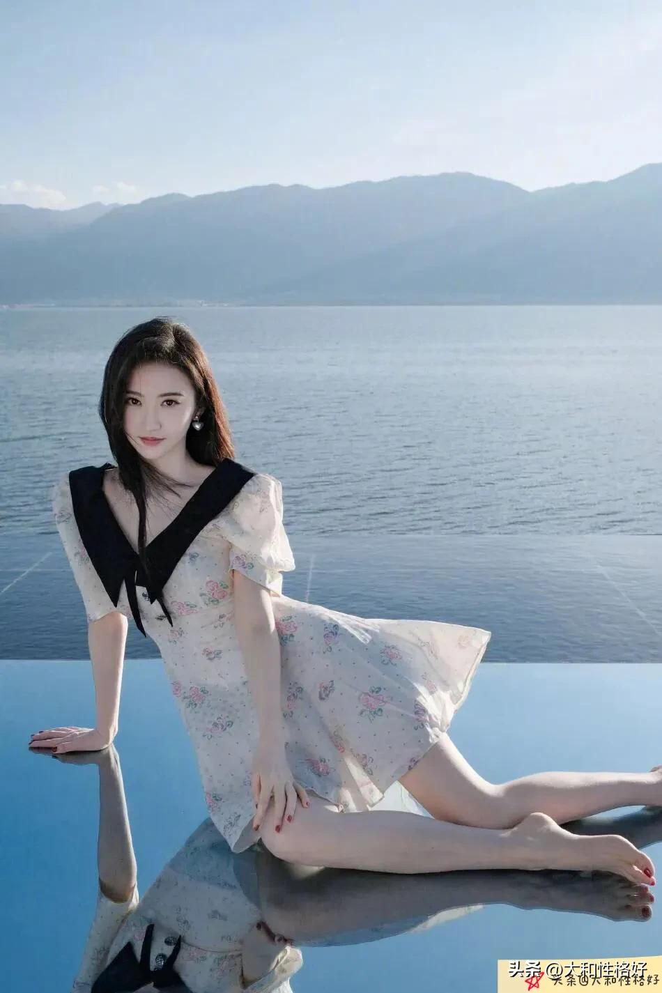 Sinking fish and falling geese, closed moon and shameful flowers, Jing ...