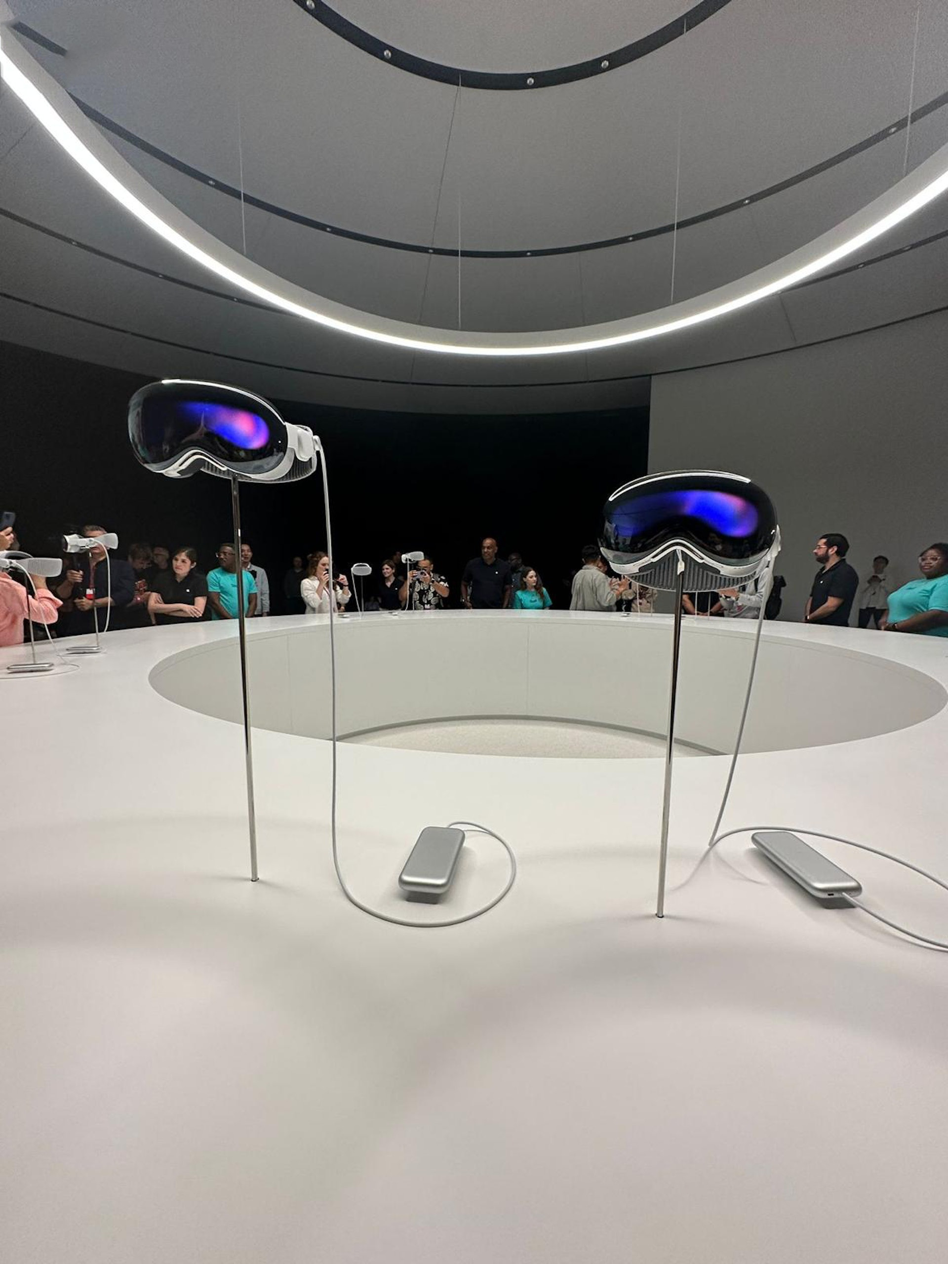 Apple Vision Pro released, technological and commercial changes in many ...