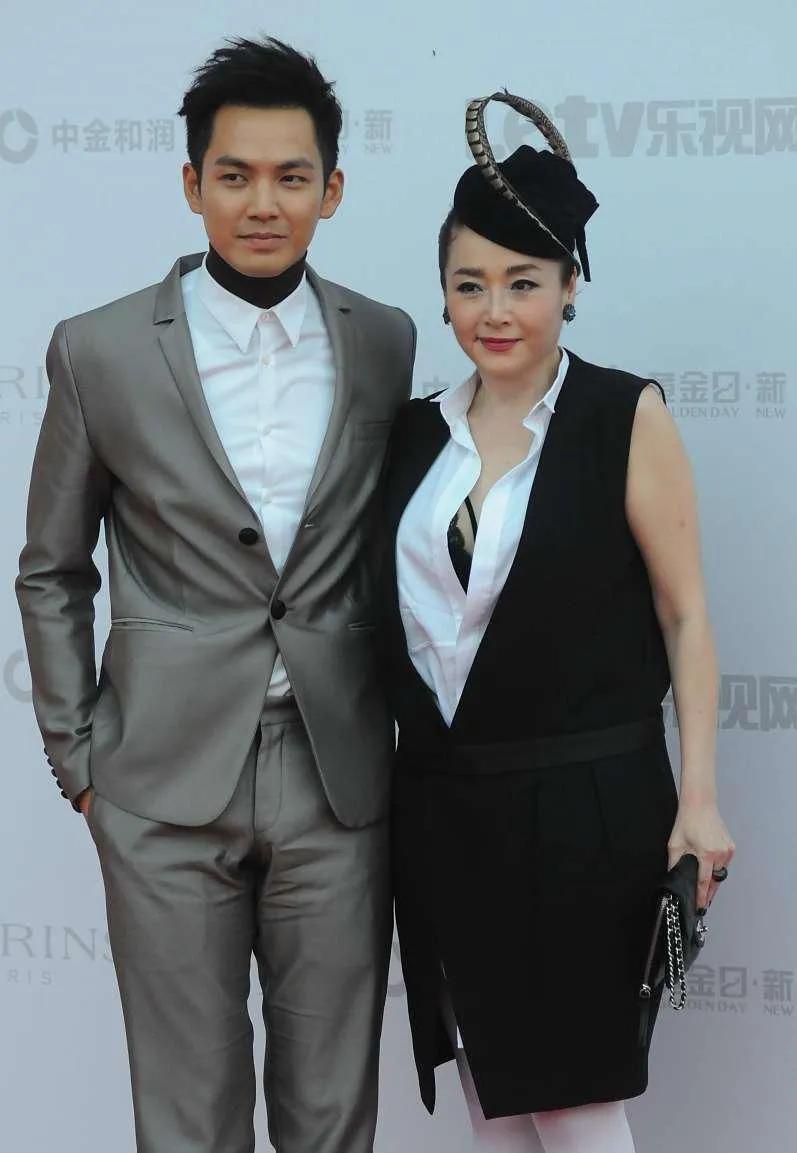 Zhong Hanliang said to Tian Niu: "Sister Tian Niu, you are a bright ...
