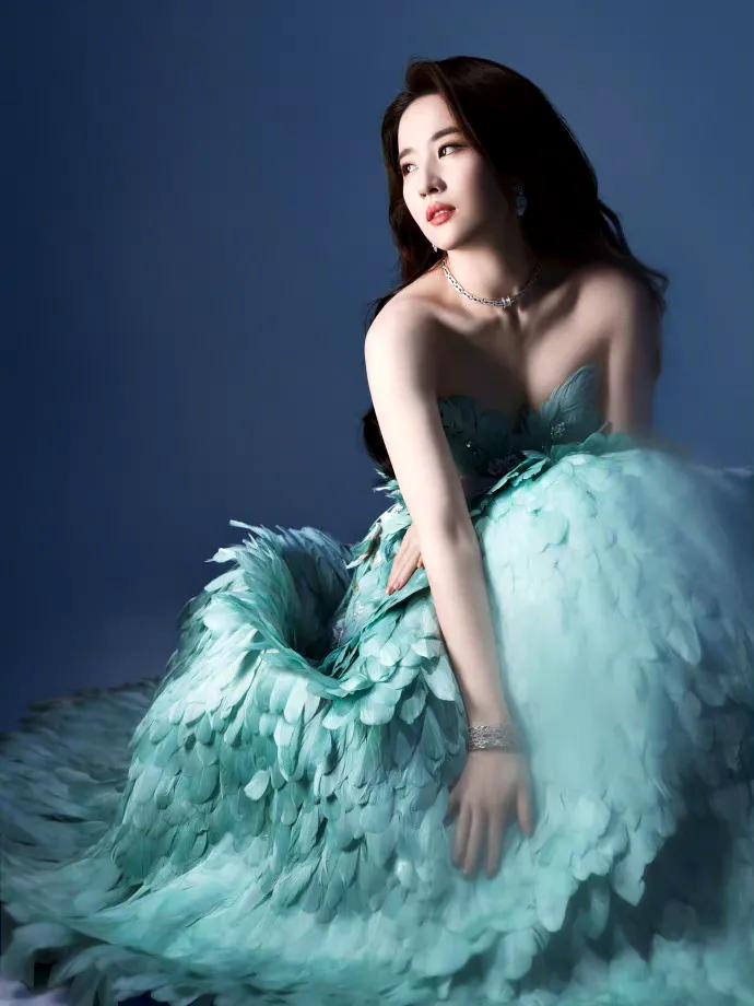 Liu Yifei's Weibo night incarnation "Peacock Princess" shines - iMedia